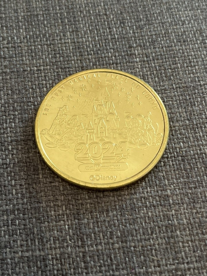 WALT DISNEY WORLD OLAF FROZEN 2024 COLLECTION GOLD/BRONZE MEDALLION ...