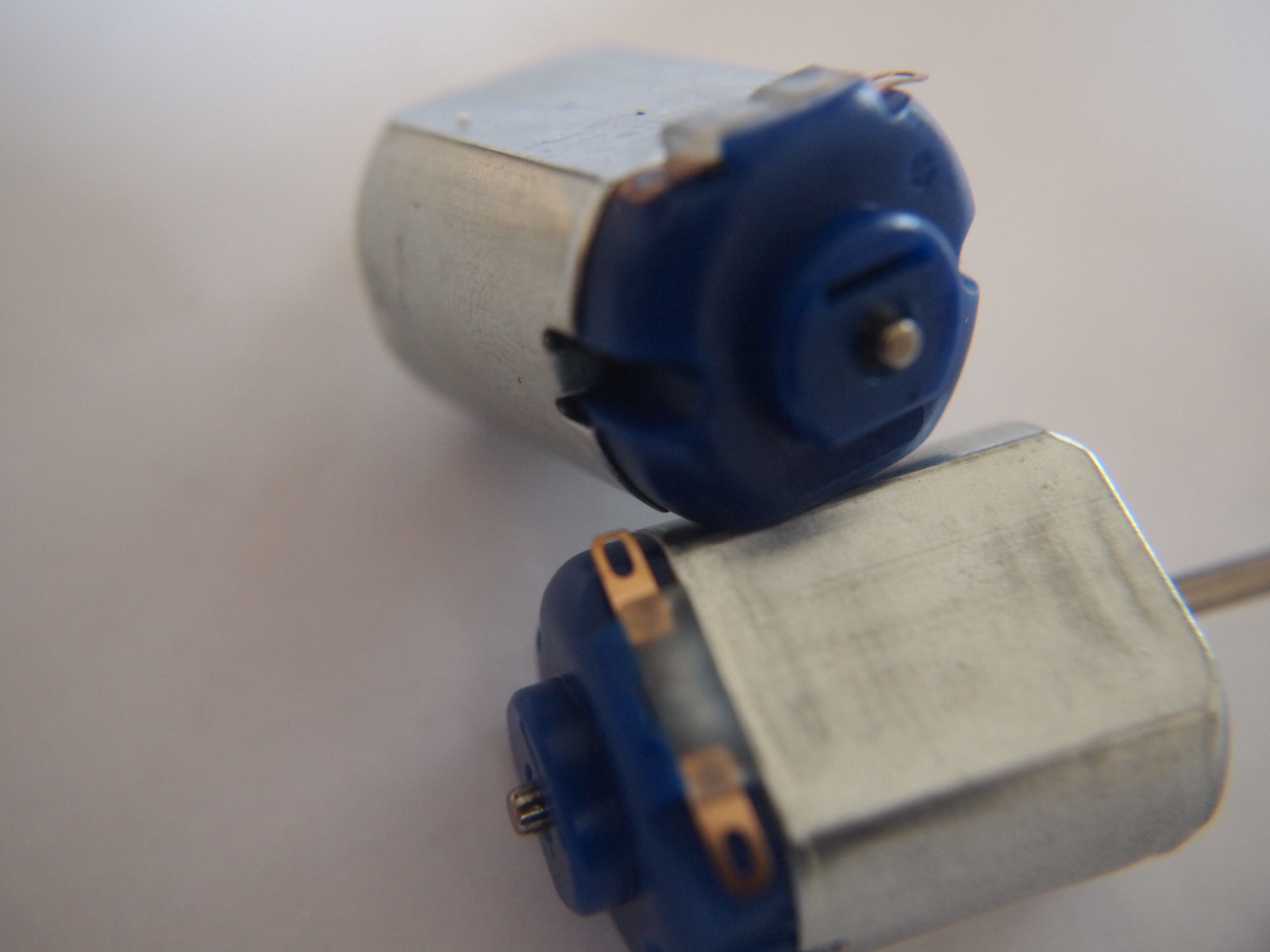 2 x mini small electric DC motor (type 130), 1.5-4.5V 5000-10000 rpm UK ...