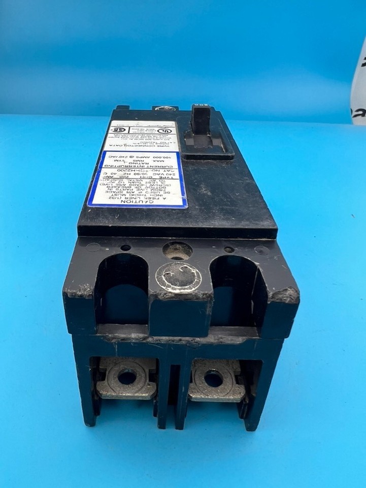 Cutler Hammer CHH2200 200 Amp 2 Pole Circuit Breaker CHH 240V 200A ...