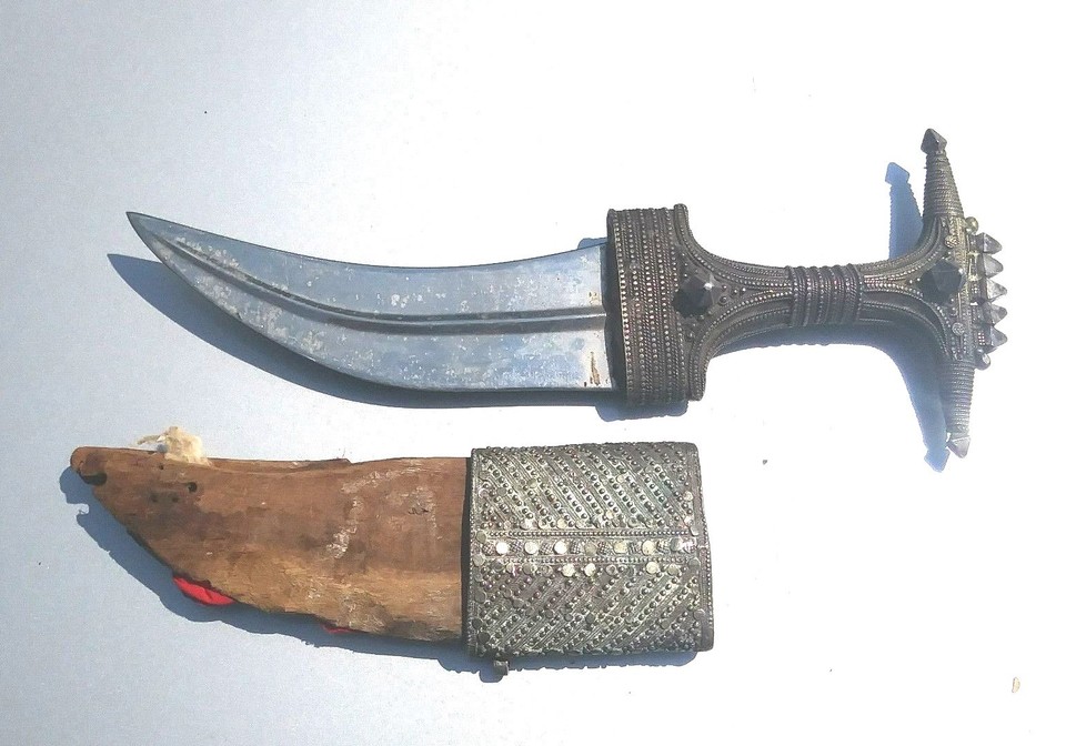 Vintage Antique two Yemen Silver Arabian Silver Jambiya Dagger Sword ...