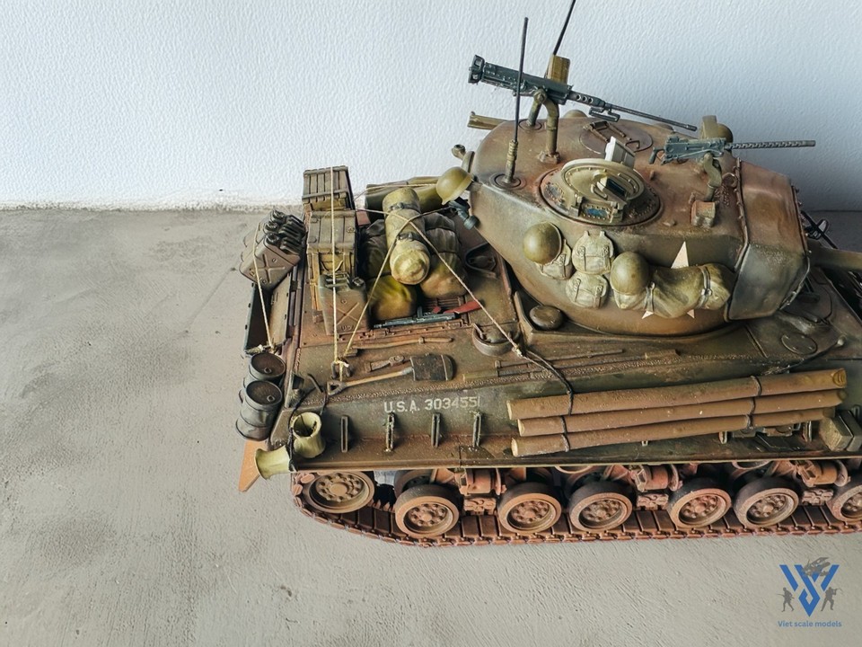 Fury Easy Eight M4A3E8 Sherman Tank 1:35 Built & Painted Military Model ...
