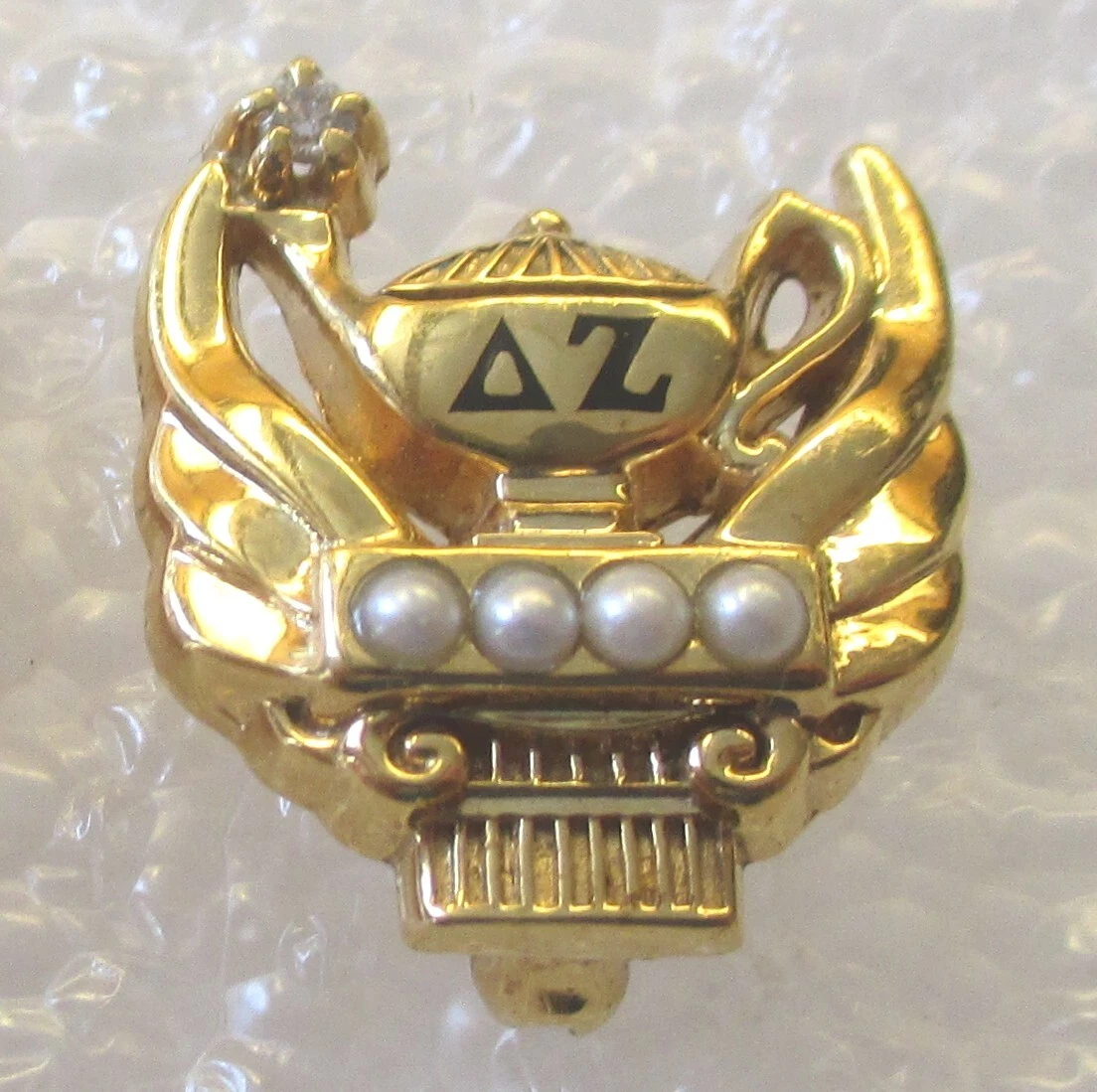 Delta Zeta Badge