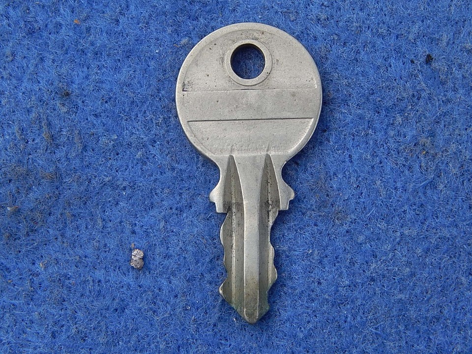 Wurlitzer 1500 1550 Cabinet Key RW-47 - vintage Chicago Lock Co. key | eBay