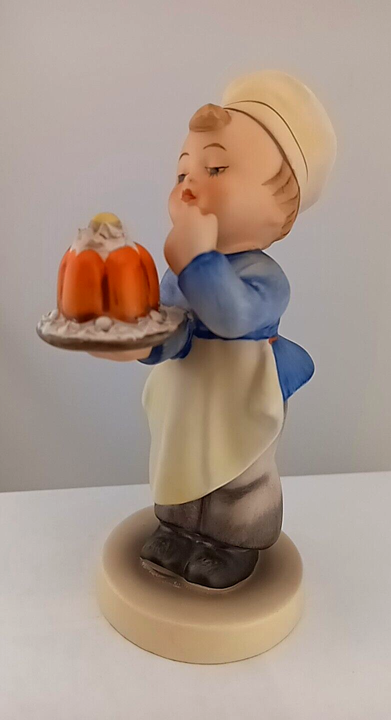 Vintage Goebel Hummel Figurine “Baker” #128 TMK3 Mint Condition!!! | eBay