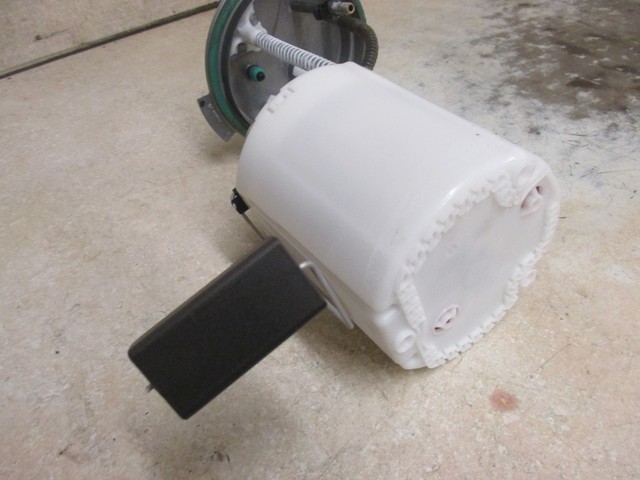 2015 15-16 Cadillac Escalade Fuel Pump Gas in Tank 13581621 Assembly ...