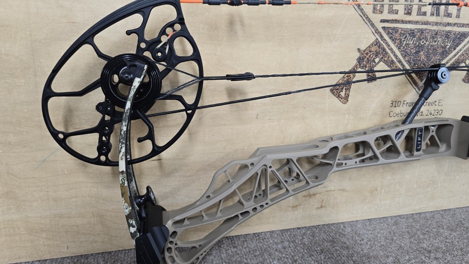 Mathews Lift 29.5 Earth First Lite 60 To 70 30 Draw | eBay
