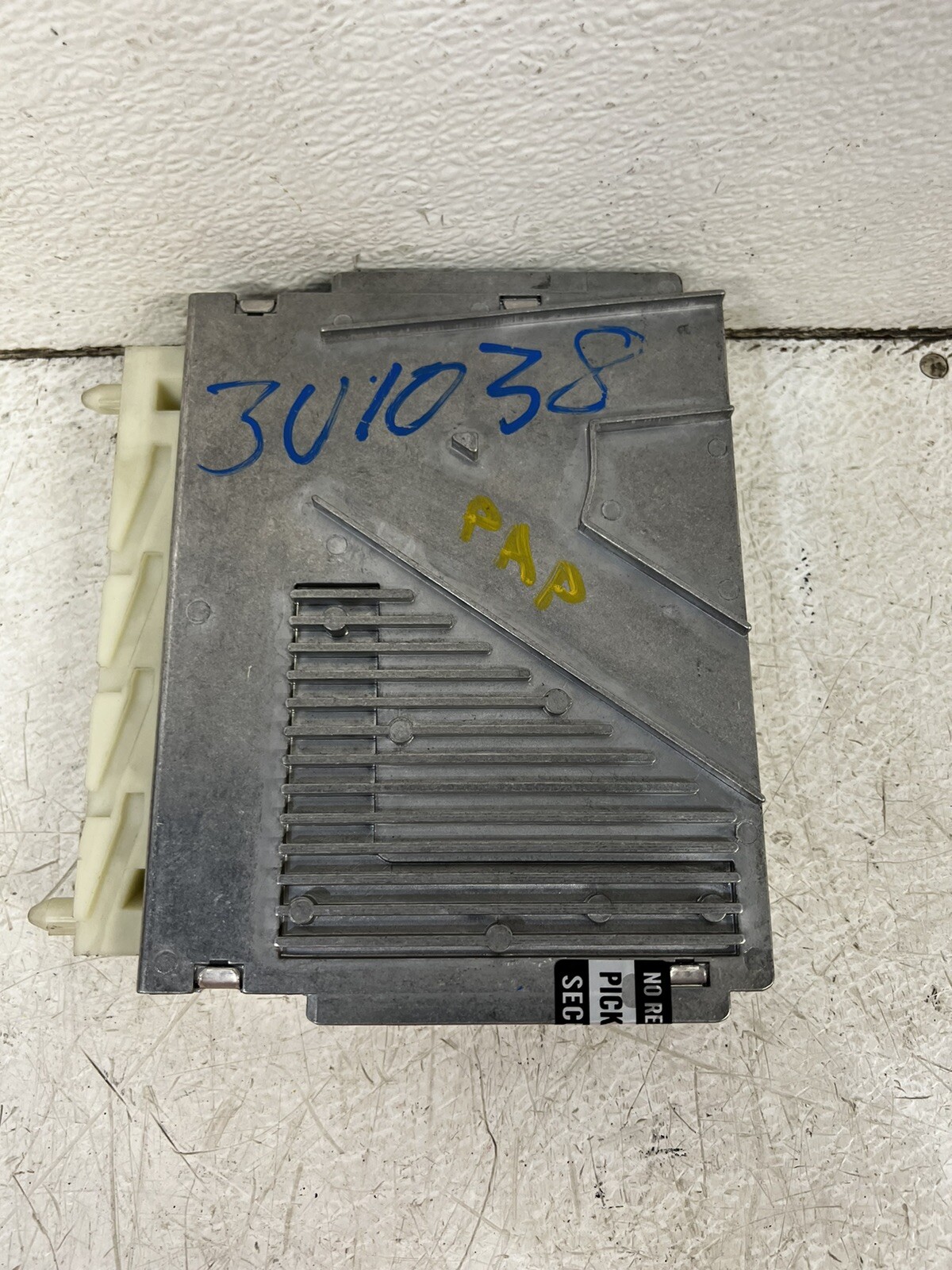 2003-2004 Volvo XC90 5 cylinder TCU TCM transmission control module ID ...