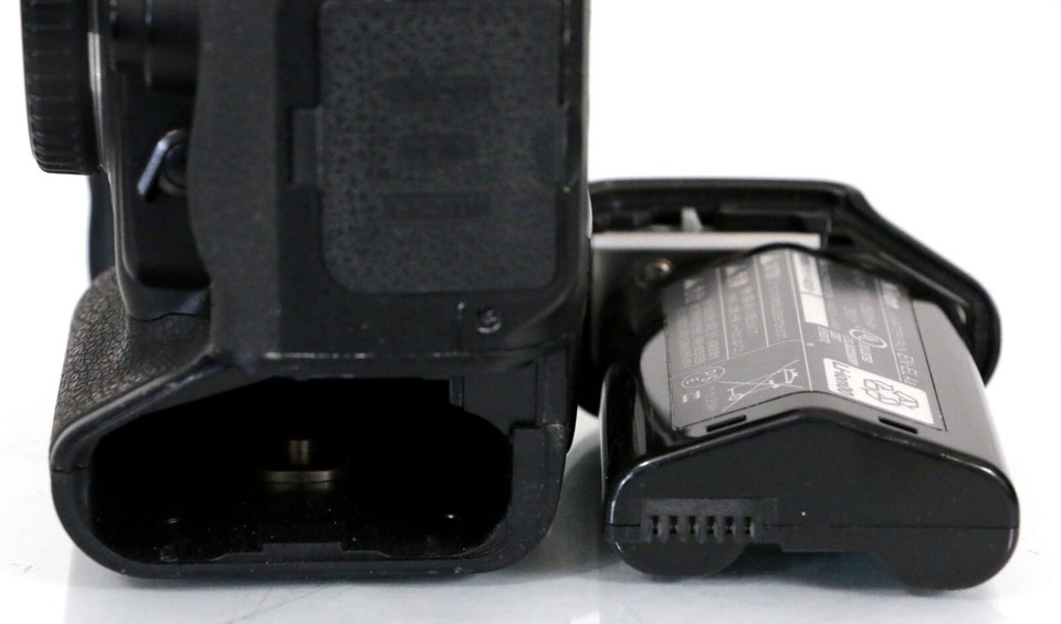 Nikon D3 Digital SLR Camera Body, Batteries, Charger - LOW SHUTTER ...