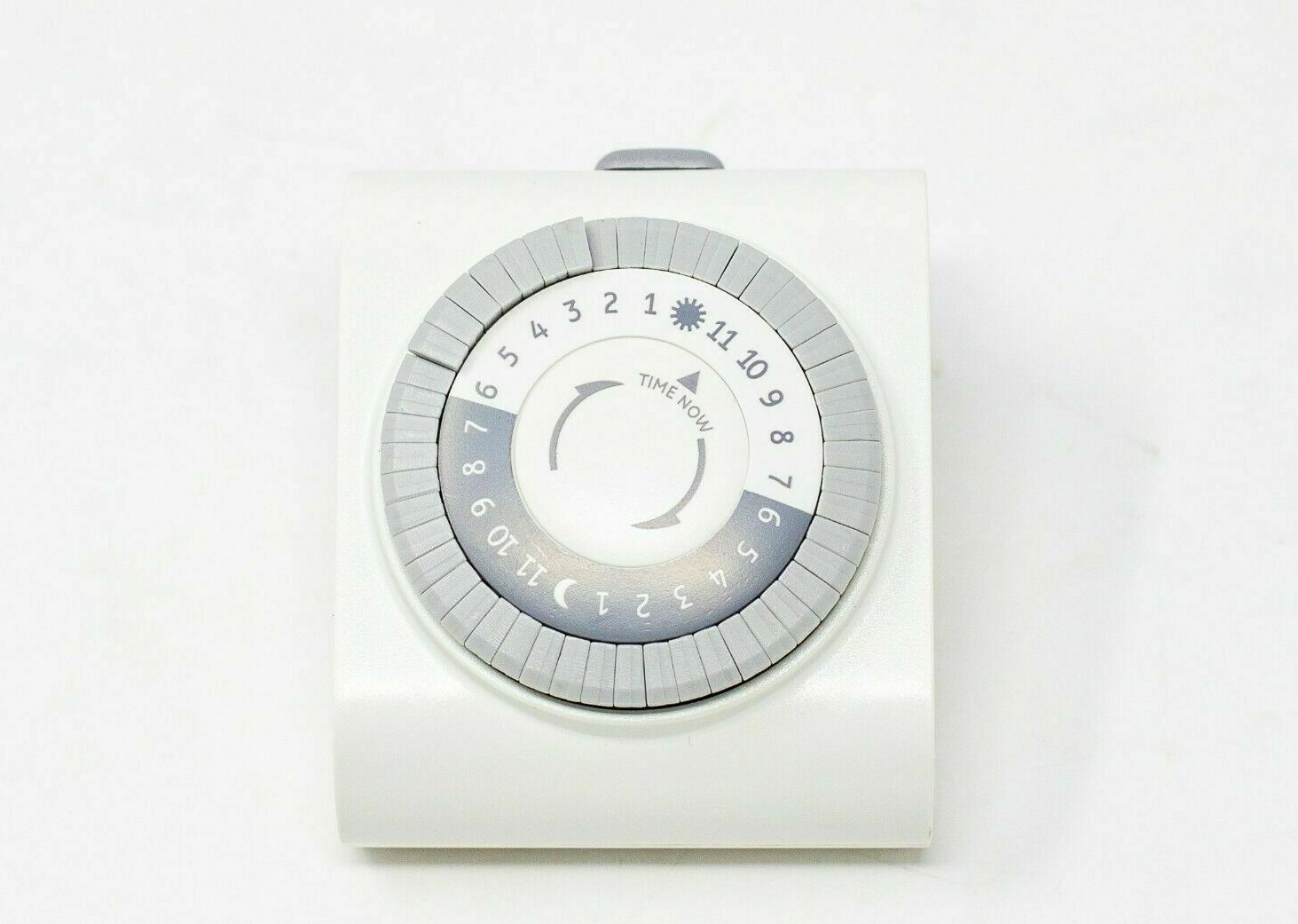 Defiant 15 Amp 24-Hour Indoor Plug-In Mechanical Big Button Timer White ...