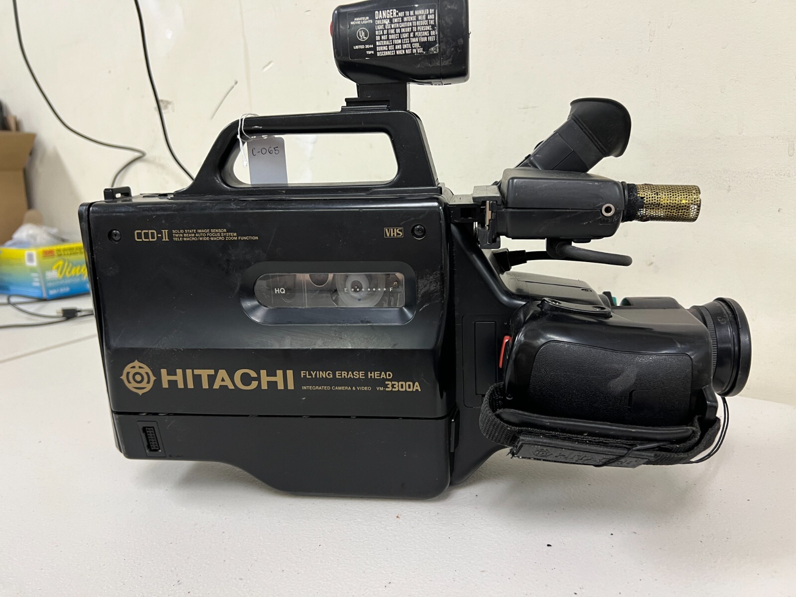 Hitachi+Flying+Erase+Head+VM-3300A+VHS+Video+Camcorder+X8+Zoom+ ...