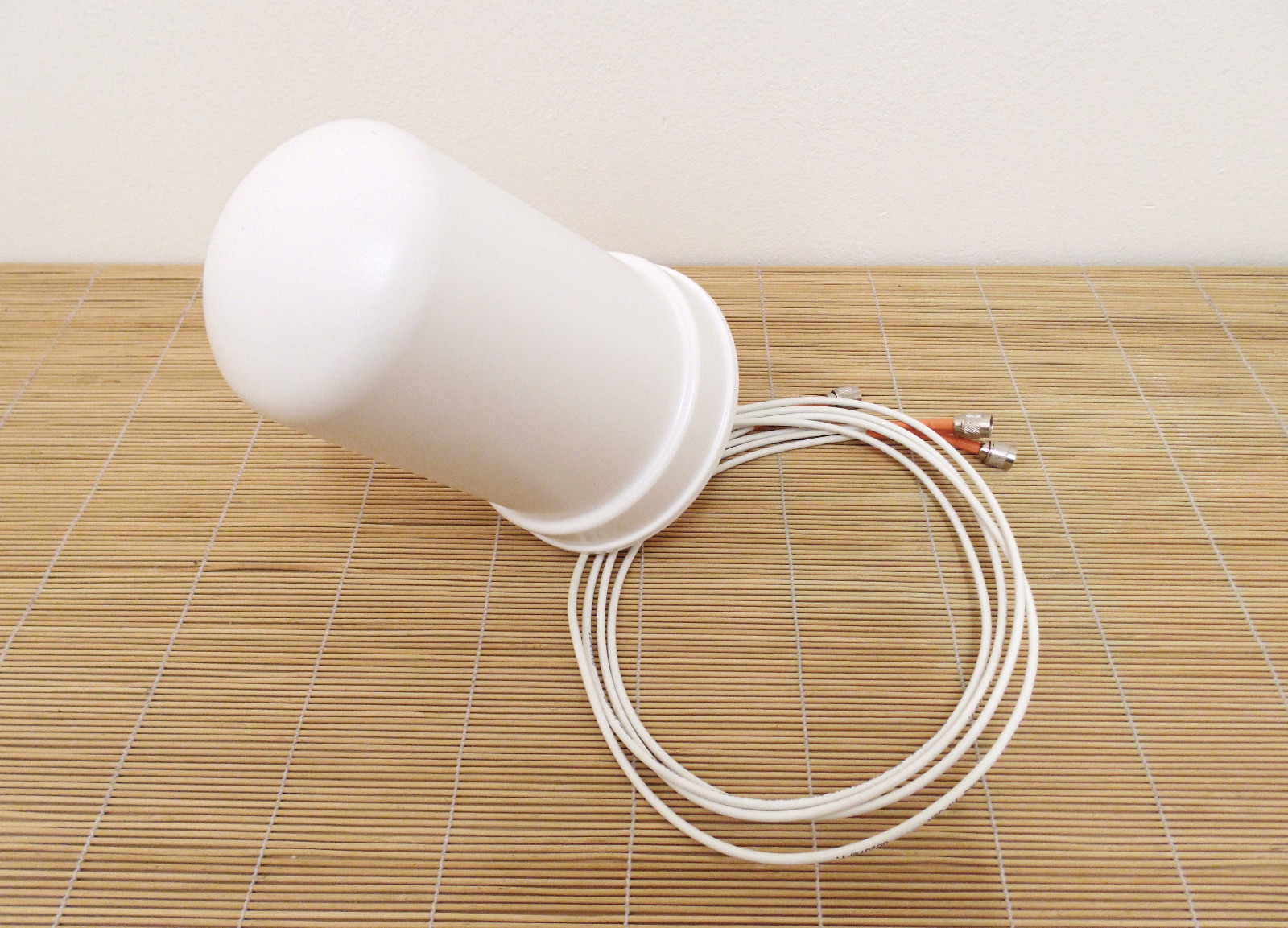 Cisco AIR-ANT2544V4M-R Dual-Band MIMO Wall-Mounted Omnidirectional ...