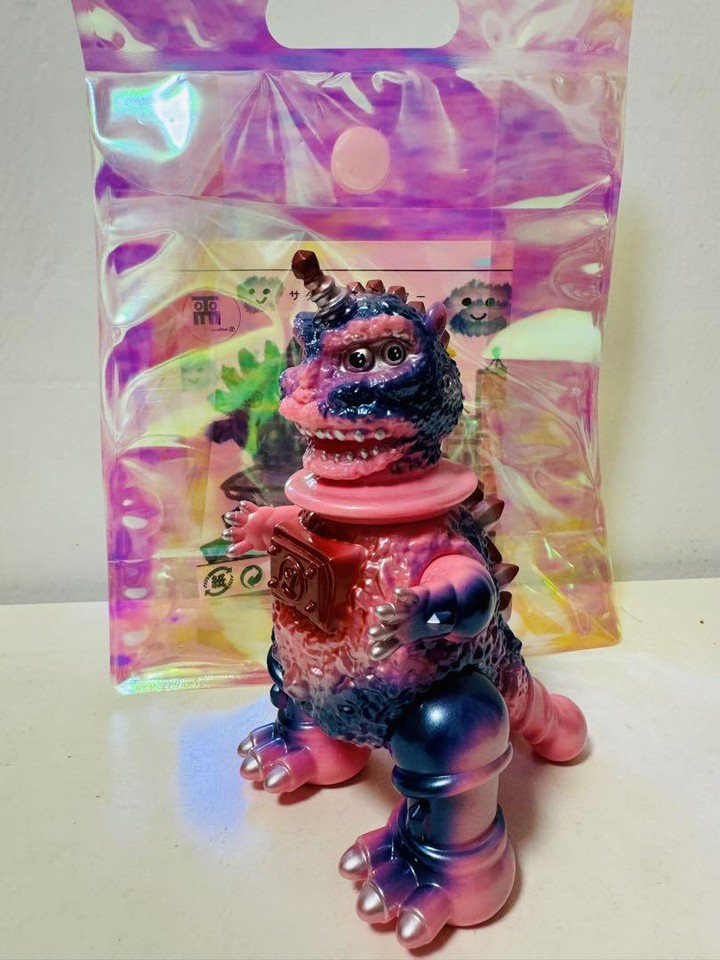 Saturn Monster Pink toom creative RAi SOFUBi Lysofubi | eBay