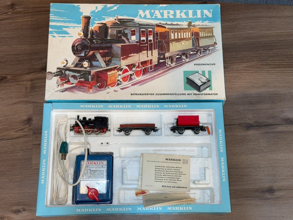 MARKLIN VINTAGE TRAIN COLLECTION WITH TRAINS, TRACK, SCALE FIGURES, AND ...