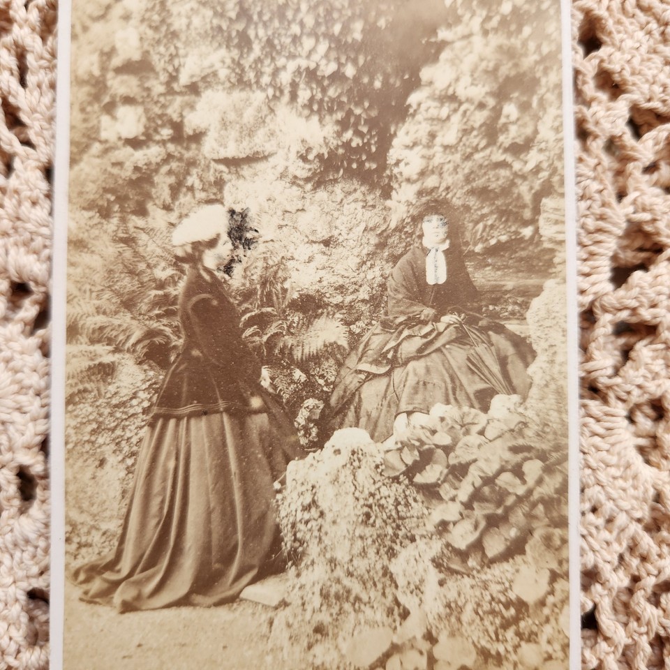 Antique CDV Photo Two Women Garden Outdoors 1860s Derby Englang Richard ...
