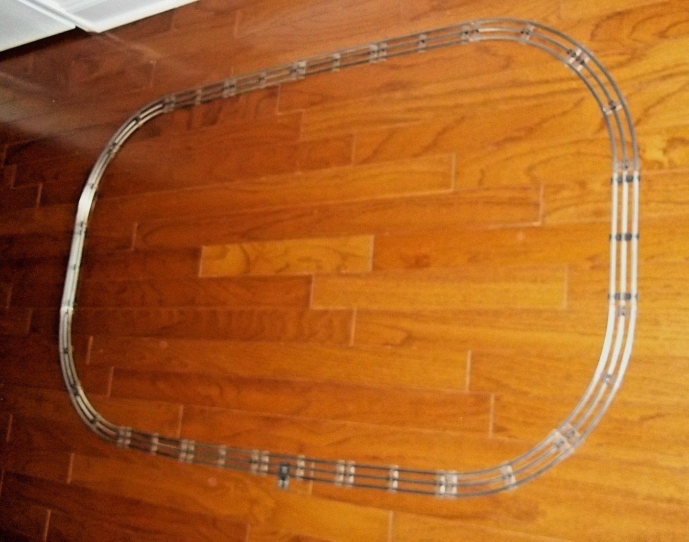 Lionel O27 36" x 63 "Oval Track 18 Pieces 10 Straight 8 Curved plus CTC ...