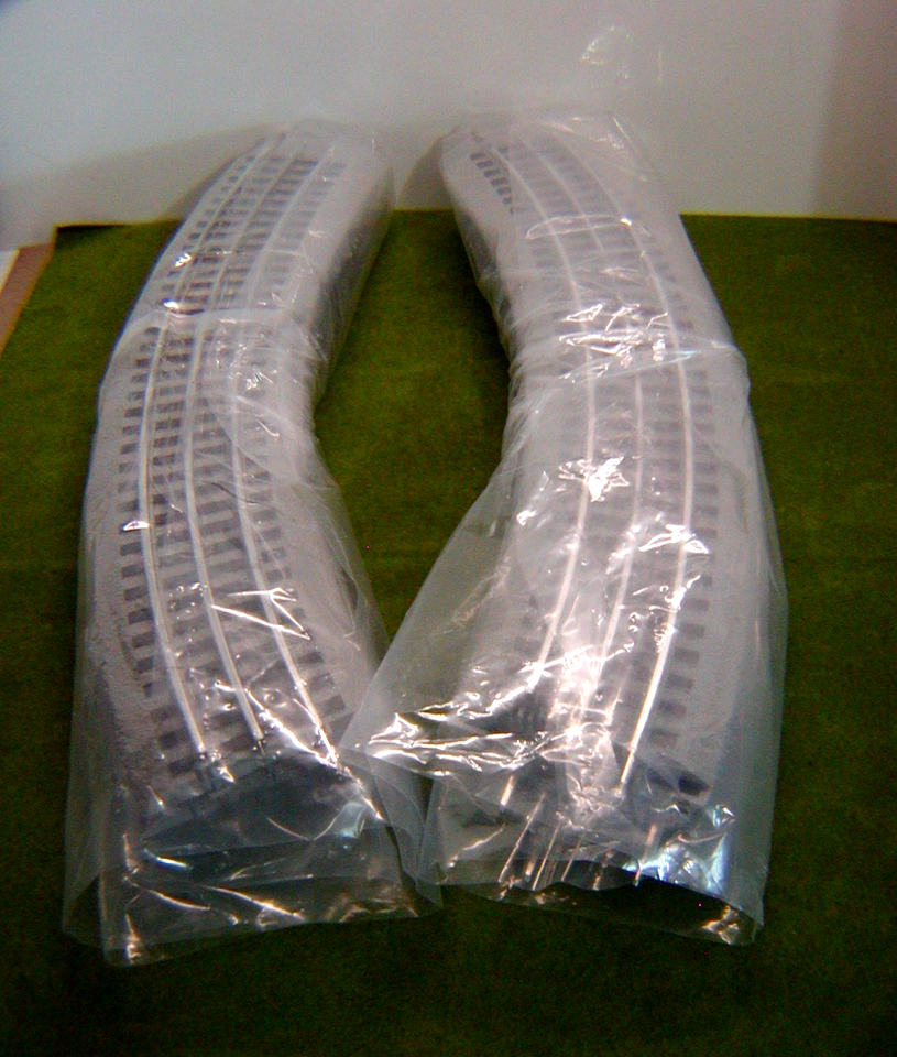 Lionel Trains Fastrack 2 straight 8 curves 40x50 oval track set 10 pcs ...