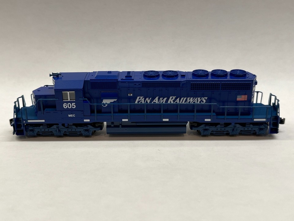 KATO 176-4816 SD40-2 Early with Dynamic Brake Pan Am #605 DCC Ready N ...