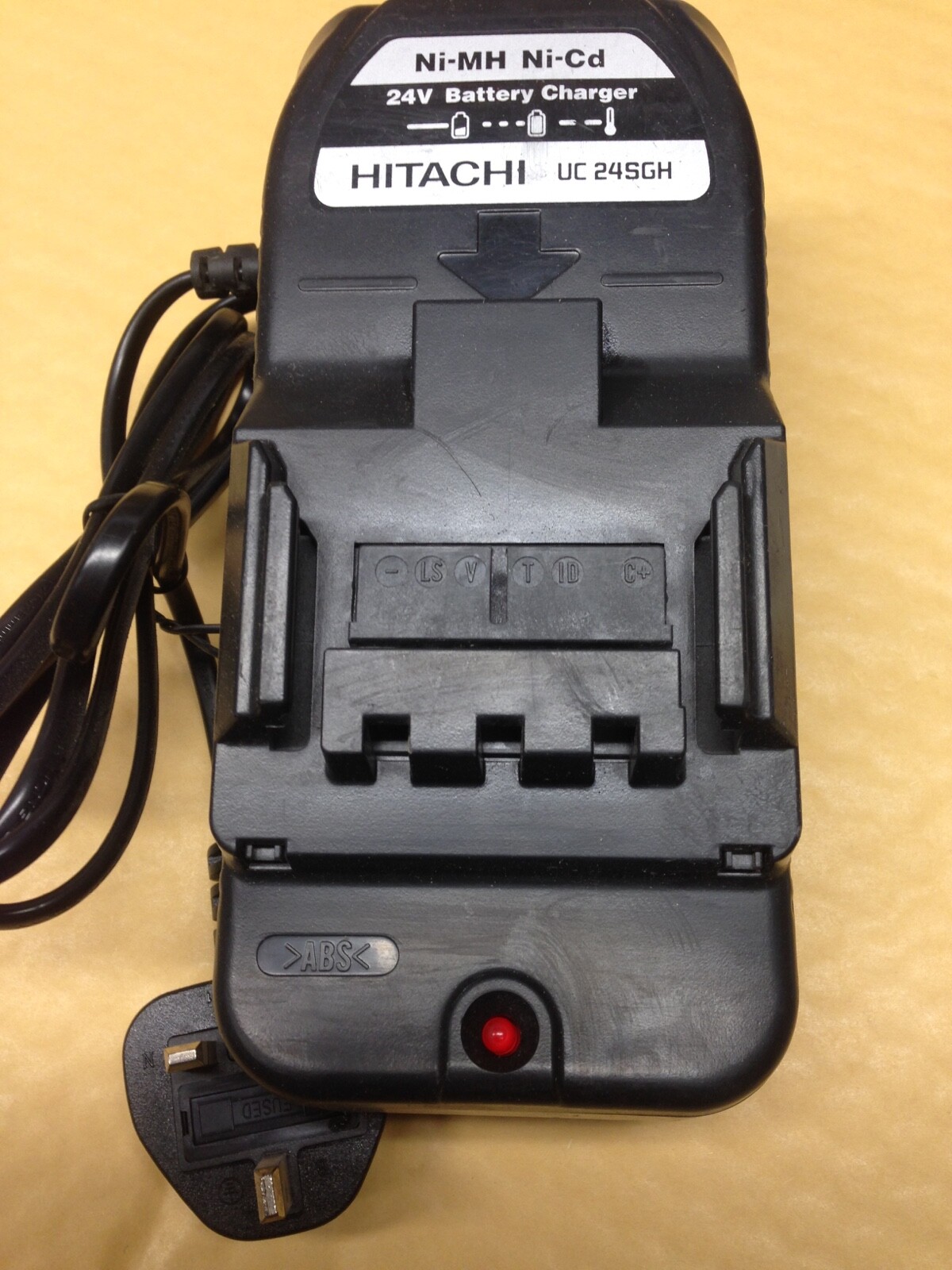 Hitachi UC24SGH 24v NiCD & NiMH SLIDE ON TYPE Battery Charger UC 24 SGH ...