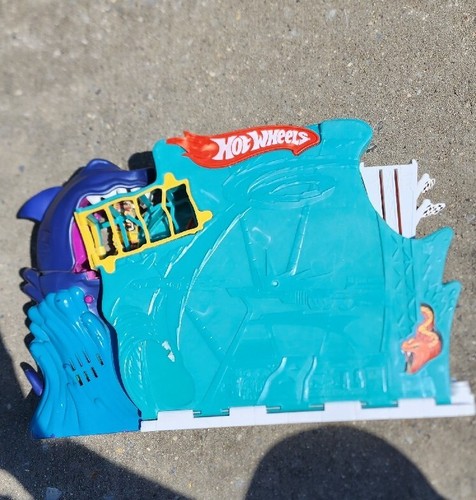 Hot Wheels Shark Bait Toy Track Play Set! | eBay