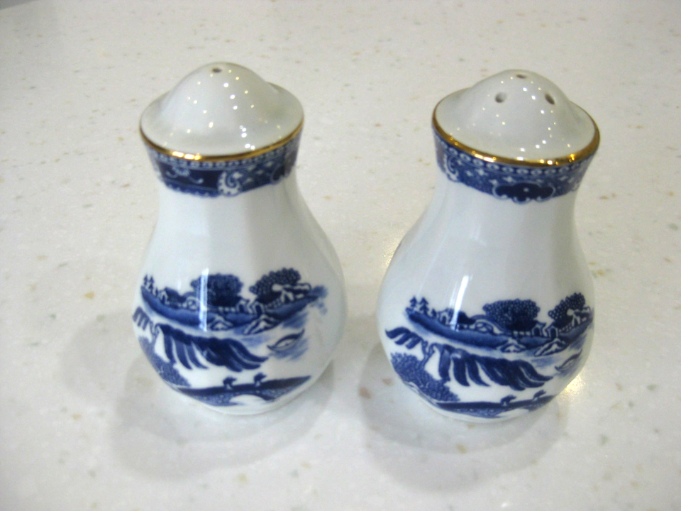 Ringtons Salt & Pepper Pots Willow Pattern produced by Wade 3.5 inches ...