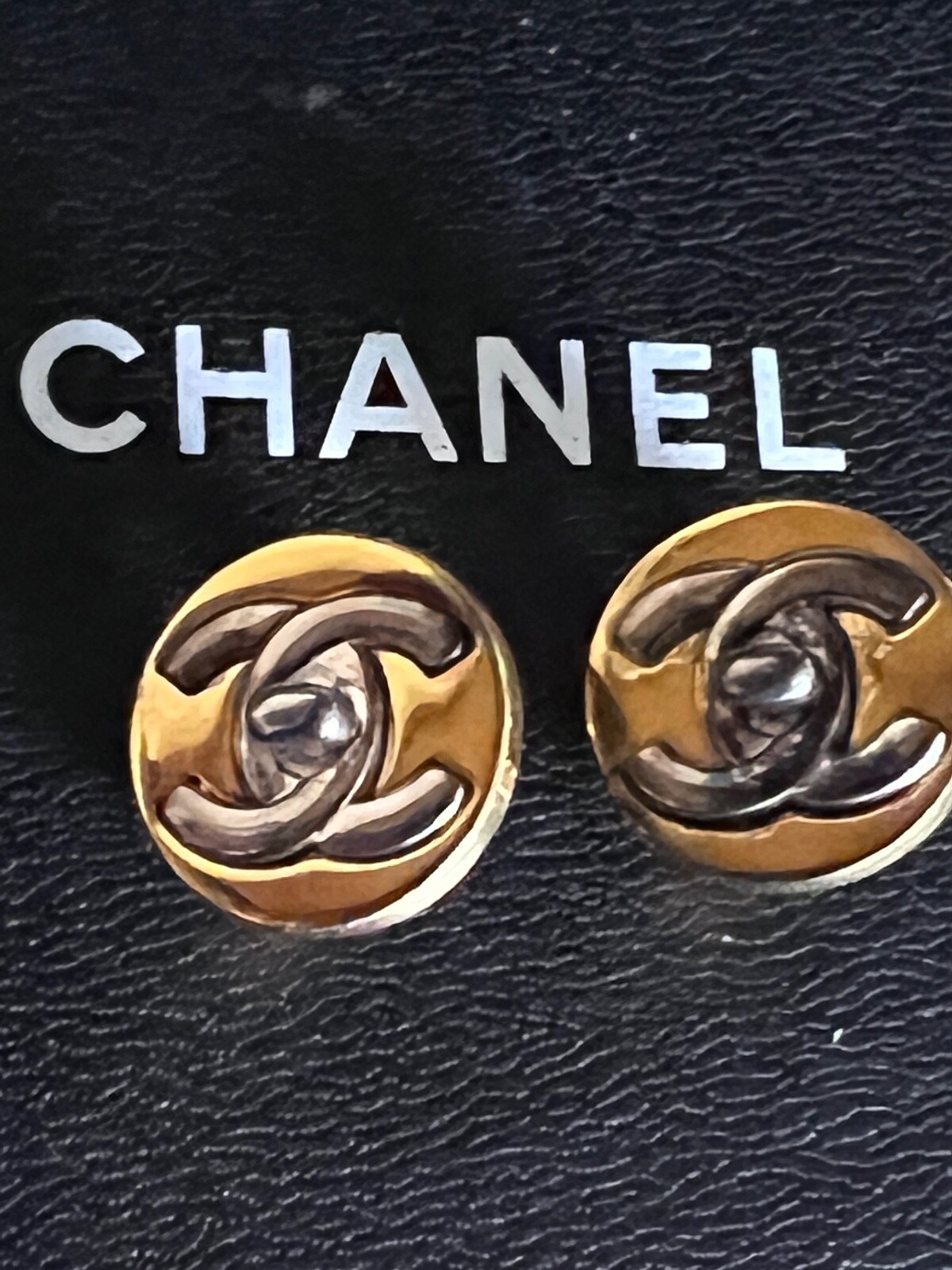 CHANEL VINTAGE 97A GOLD CC LOGO CLIP EARRINGS BOX - Gem