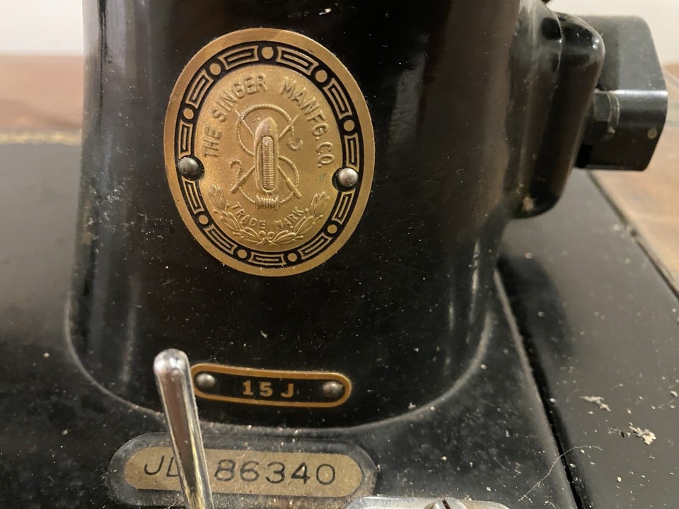 1950 Vintage SINGER 15-90 Sewing Machine In Hideaway Wood Table | eBay