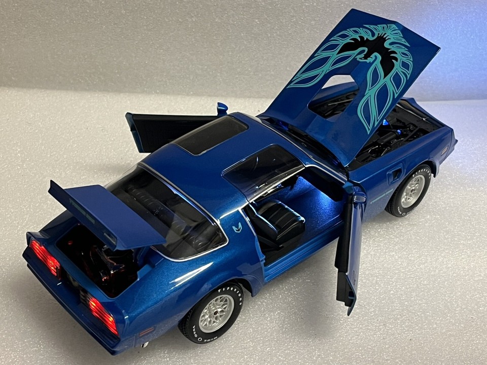 Classic 1977 Pontiac FIREBIRD Trans Am BLUE Maisto DIECAST 1/18 Scale ...