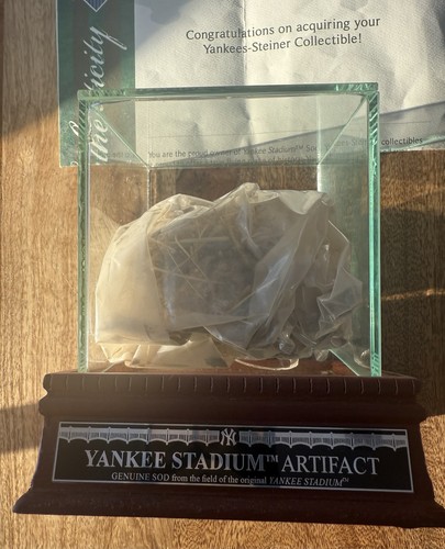 Authentic Yankees Stadium Grass/sod Artifact Old Yankees Stadium W/Case ...