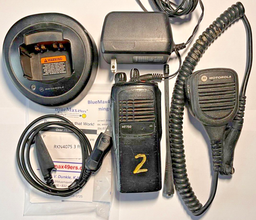 Motorola HT750 UHF 16ch 2-Way Portable Radio AAH25RDC9AA3AN (Complete ...