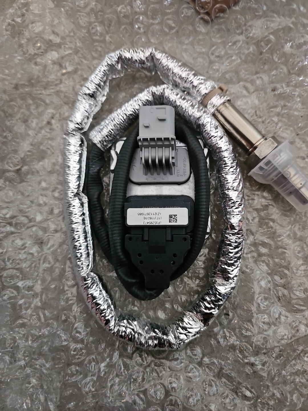 Cummins Nitrogen Oxide Sensor 5295473 and Elbow 5292517 for sale online ...