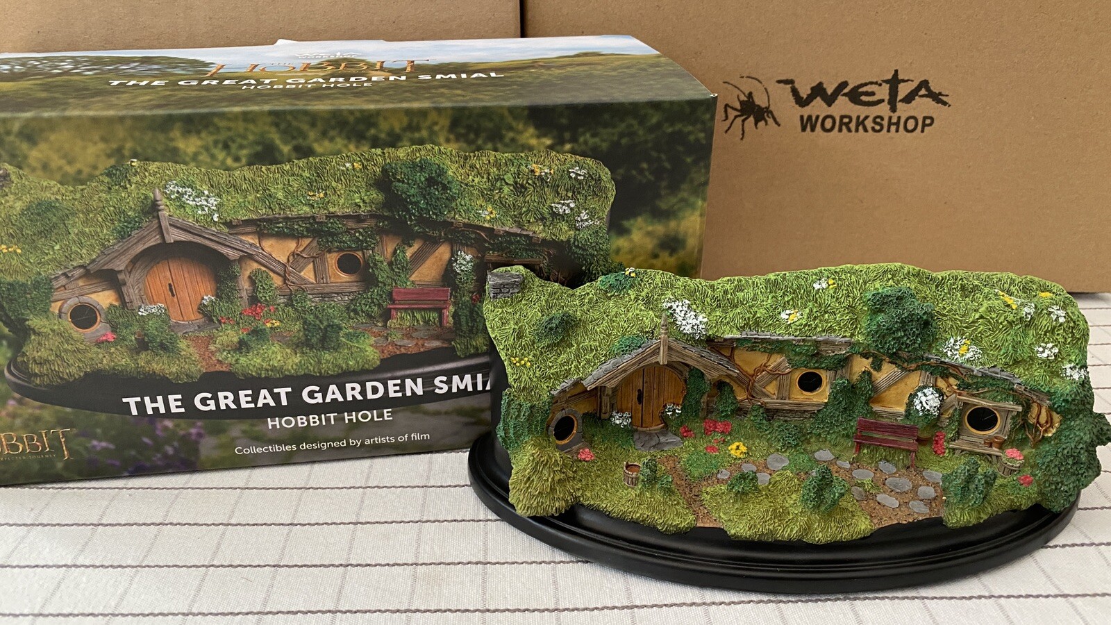 weta workshop Hobbit Hole Statue Collectable Miniature | eBay