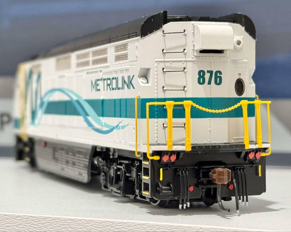 HO Scale Athearn F59PHI Detail Upgrade Kit - Rear MU Hoses & Coupler ...