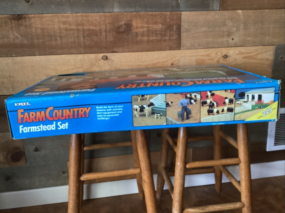 ERTL Farm Country Farmstead Set - New Open - READ DESCRIPTION - 99% ...