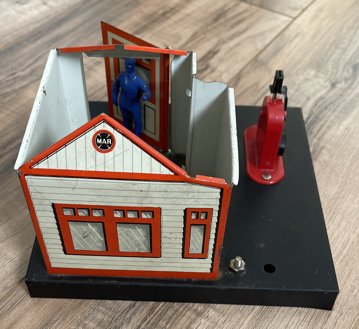 1950s Marx RailRoad Crossing Building & Gate - Watchman On Duty O-GAUGE ...