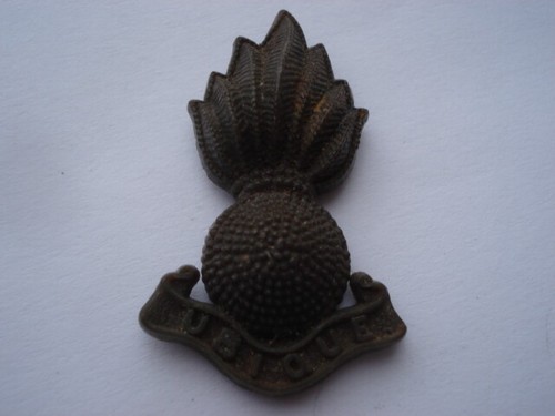 VINTAGE UBIQUE PLASTIC CAP BADGE | eBay UK