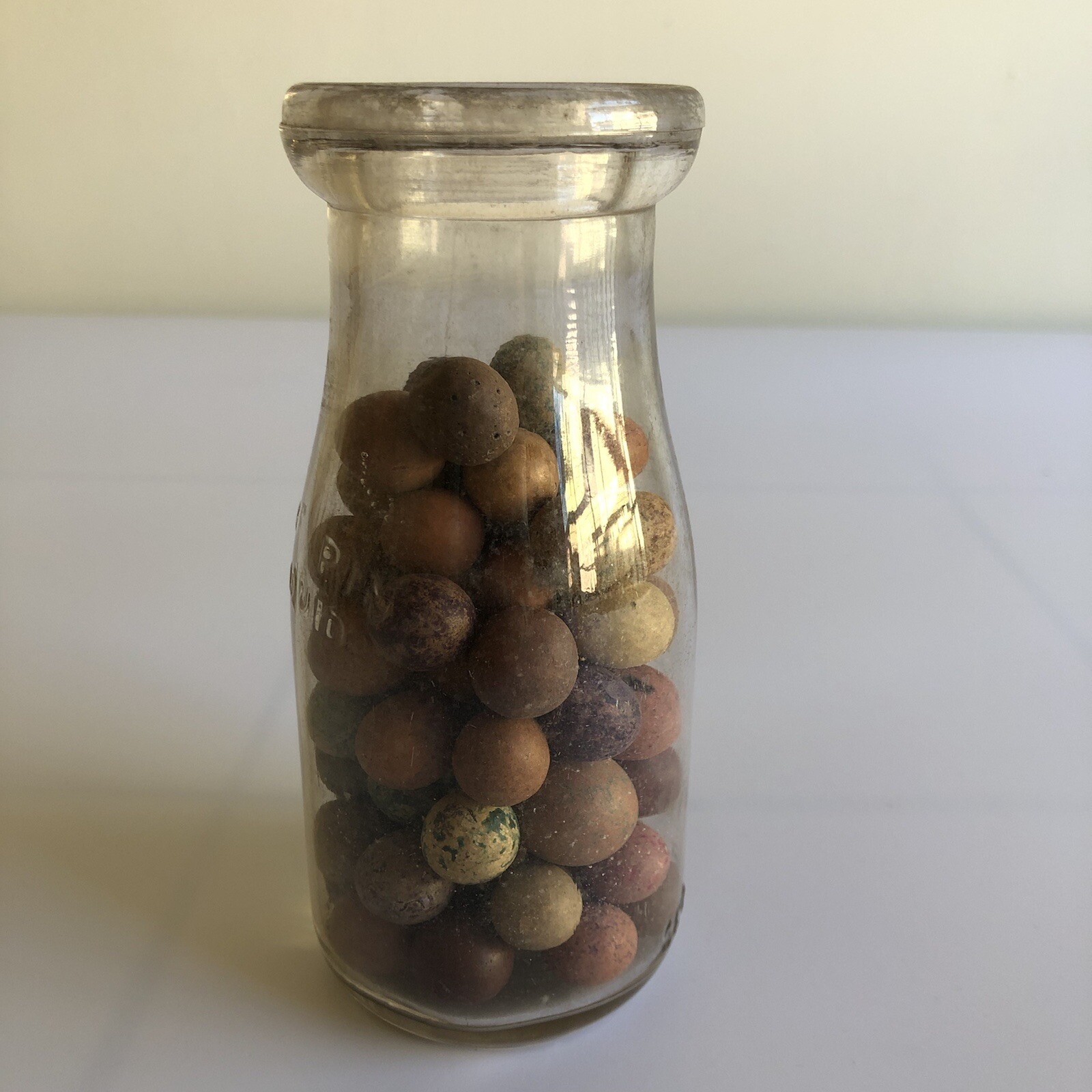 ANTIQUE CLAY MARBLES IN GLASS DAIRY MILK BOTTLE VINTAGE MARBLE LOT | eBay