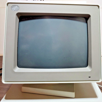 IBM Personal System 2 Color Display 8512-001 13 CRT Monitor powers on ...