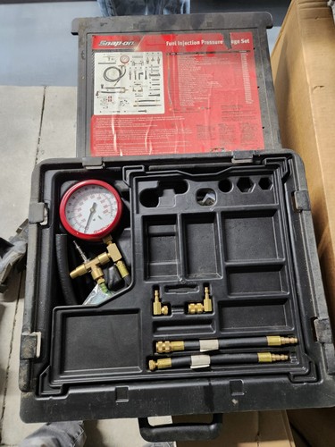 Snap-on Fuel Injection Pressure Test Gauge Kit W/ Case Works Great ...