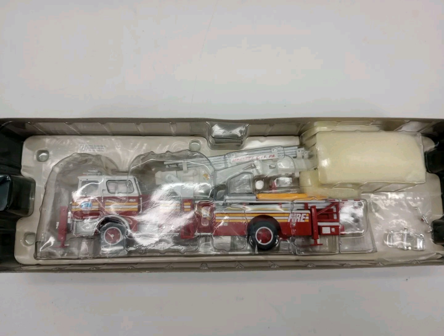 Corgi Mack CF Tower Ladder Mahanoy City PA EX FDNY US53807 1 50 for ...