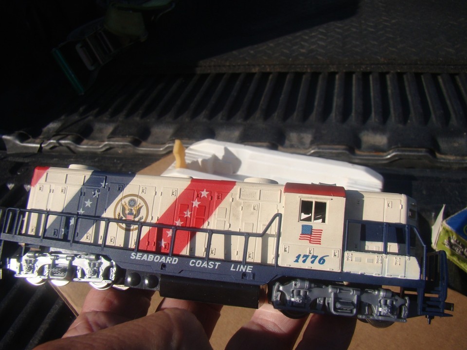 Vintage AHM HO Scale 5012 N Spirit of "1776" GP-18 Locomotive | eBay