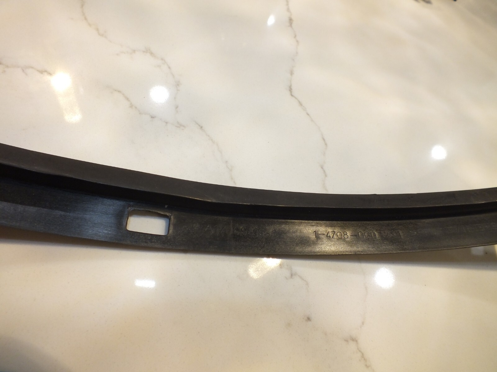 2000 - 2004 MERCEDES R170 Rubber Trim Bottom Edge Side of Body ...