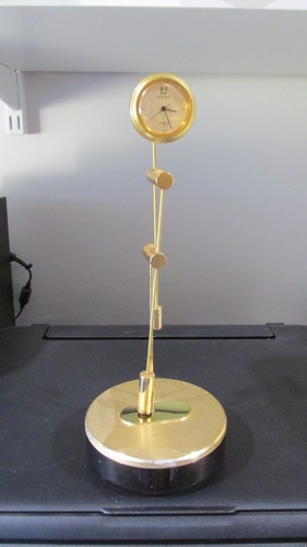 Seiko QUF103G Kinetic Swinging Magnetic Double Pendulum Desk Clock ...