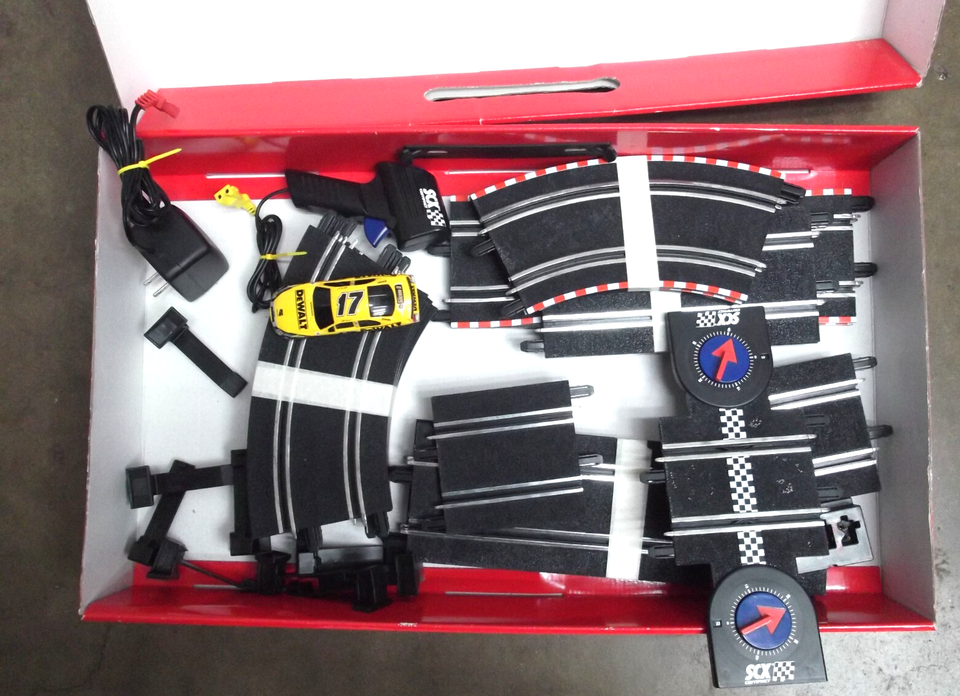 SCX Compact Nascar Tri-Oval Speedway 1:43 Slot Racing Kenseth Missing ...