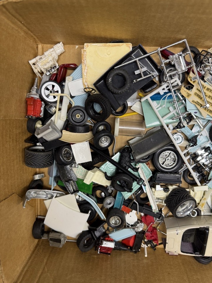 Model Car Parts Lot Engine Trees 1/25 & 1/24 AMT Revell Monogram MPC ...