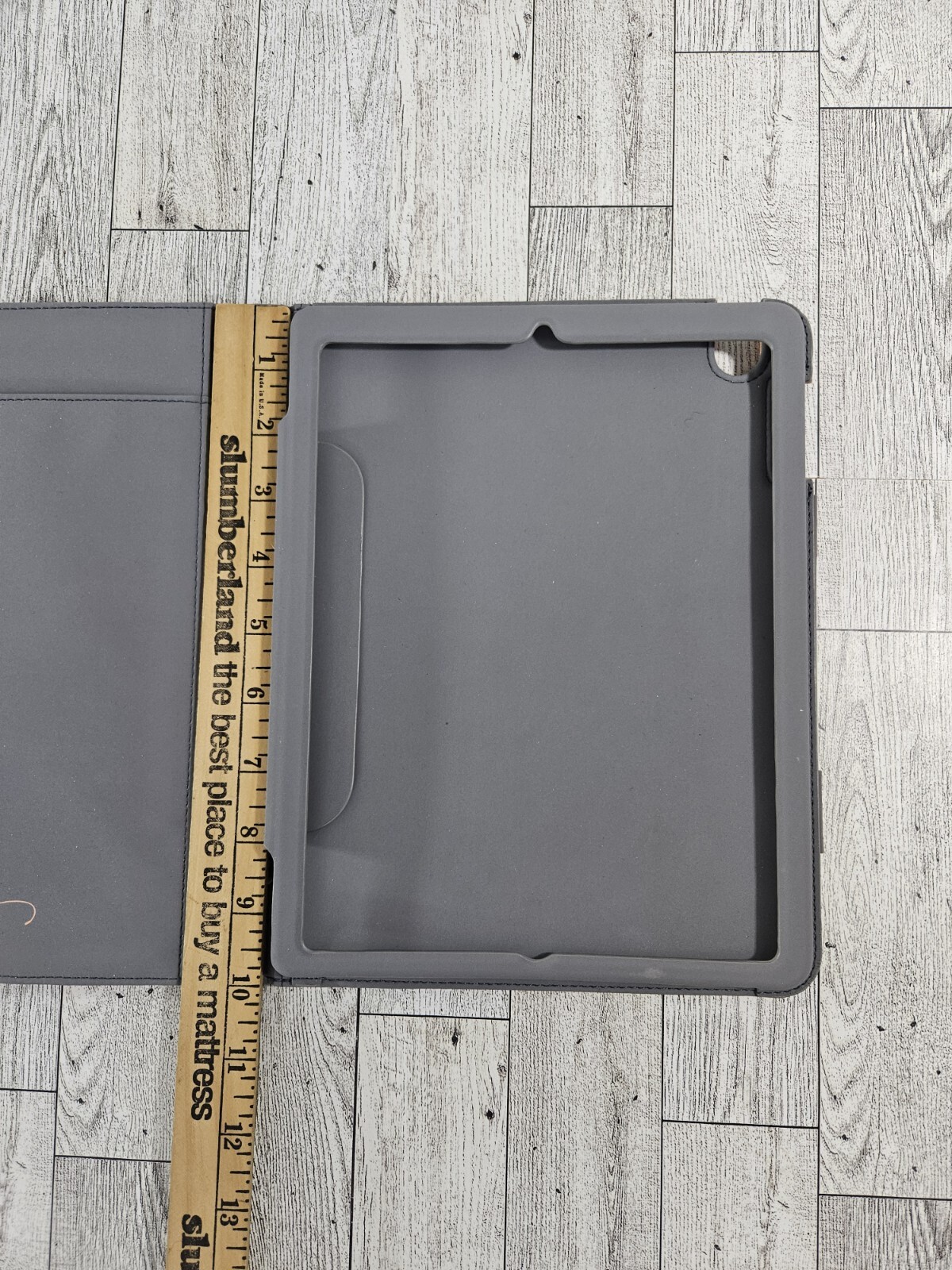 Vera Bradley 9 1/2 x 7 1/2 x 1 inch Tablet Hard Case with Gray Flowers ...