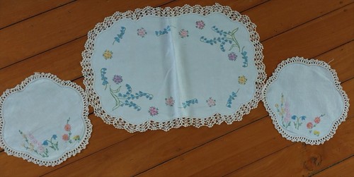 vintage embroidered crocheted 3 pce duchess set dressing table set ...