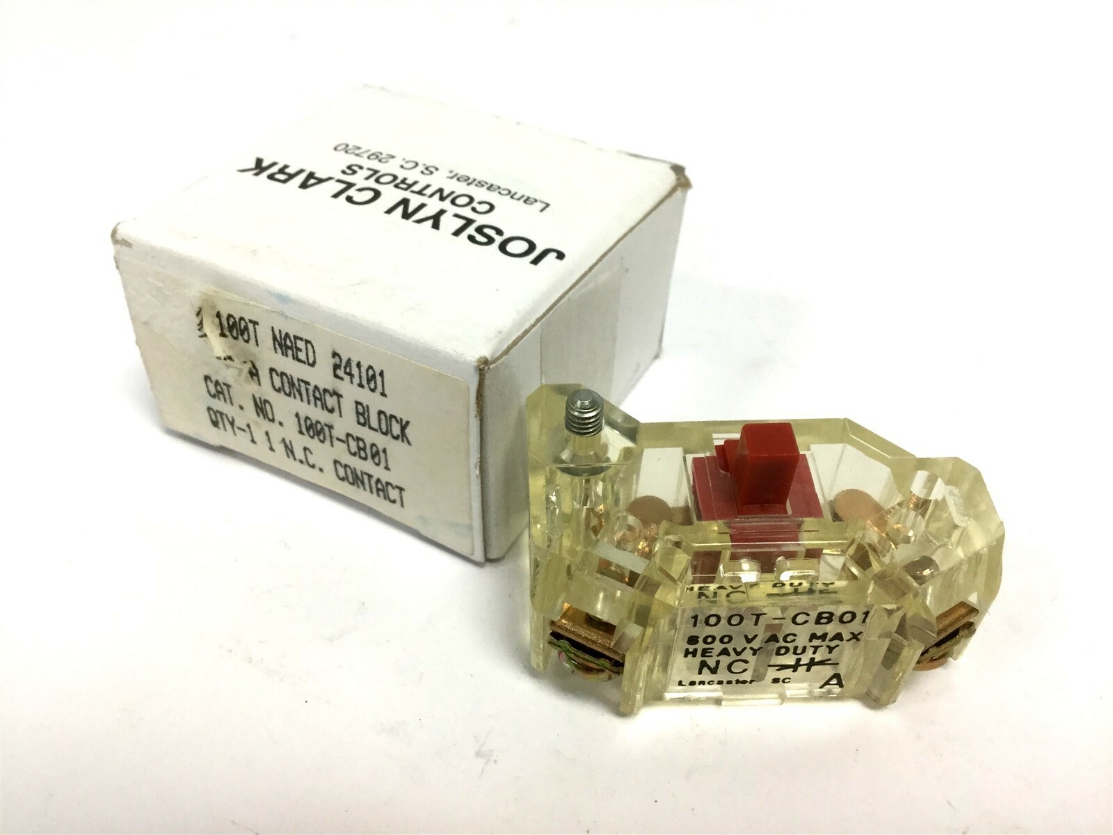 New Joslyn Clark Controls 100T-CB01 Push Button Switch, Voltage: 600VAC, NC