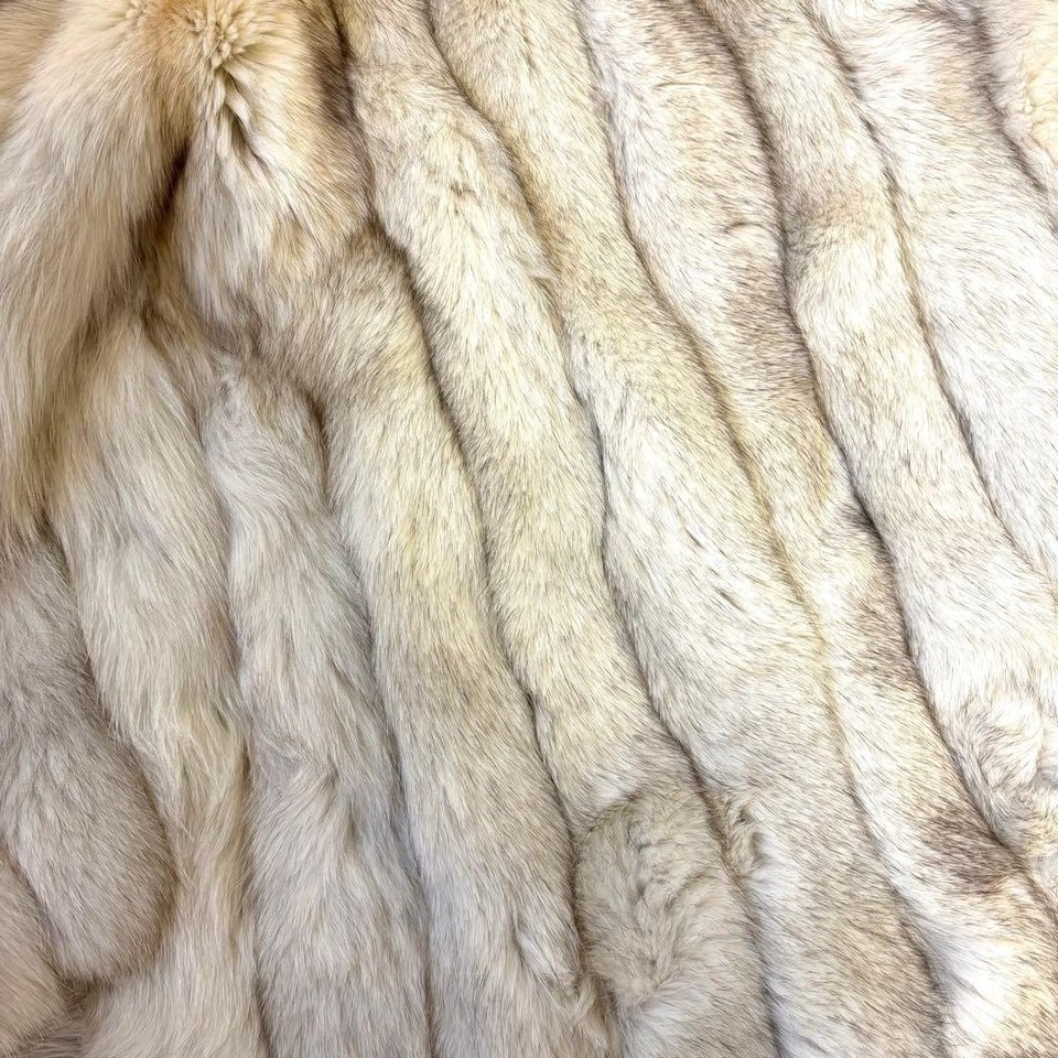 Saga Fox Real Fur coat Blue Fox Gold Saga Color White Long sleeves From ...