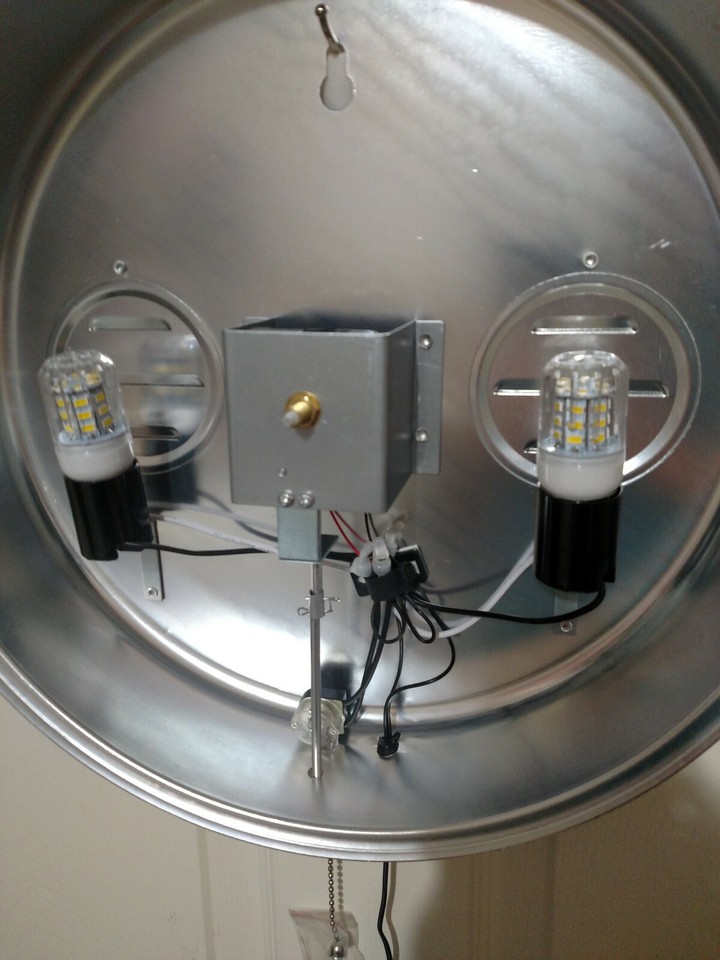 (2) NEW DC POWERED CLOCK BULBS ( LED BULBS)..ADVERTISING PAM.TEXACO ...