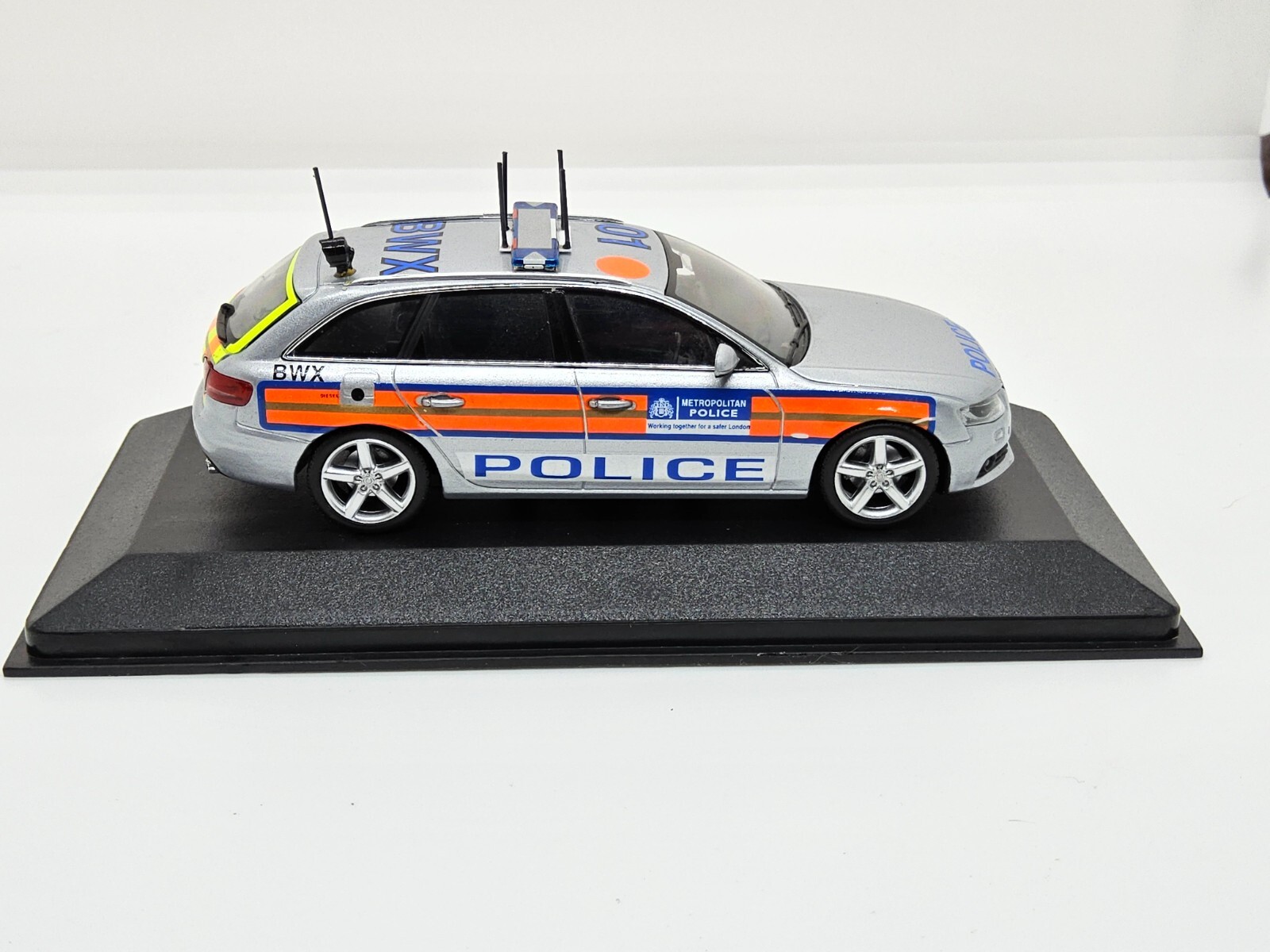 metropolitan-police-audi-a4-estate-av-1-43-police-code-3-cheshire-999